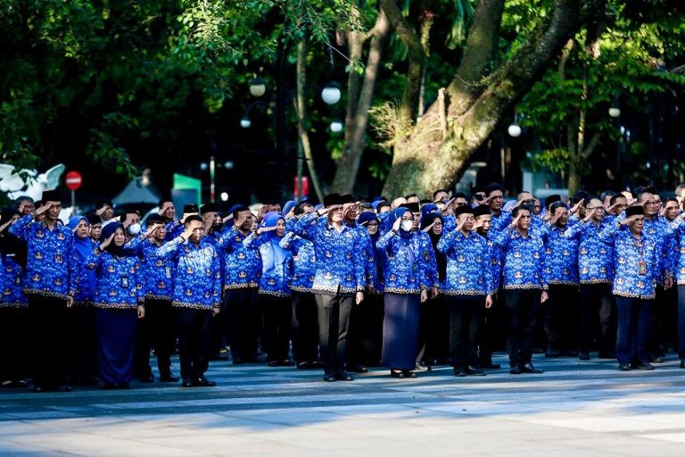 Plh Wali Kota Bandung Tegaskan Para ASN Agar Peka Terhadap Persoalan di ... Plh Wali Kota Bandung Tegaskan Para ASN Agar Peka Terhadap Persoalan di ...